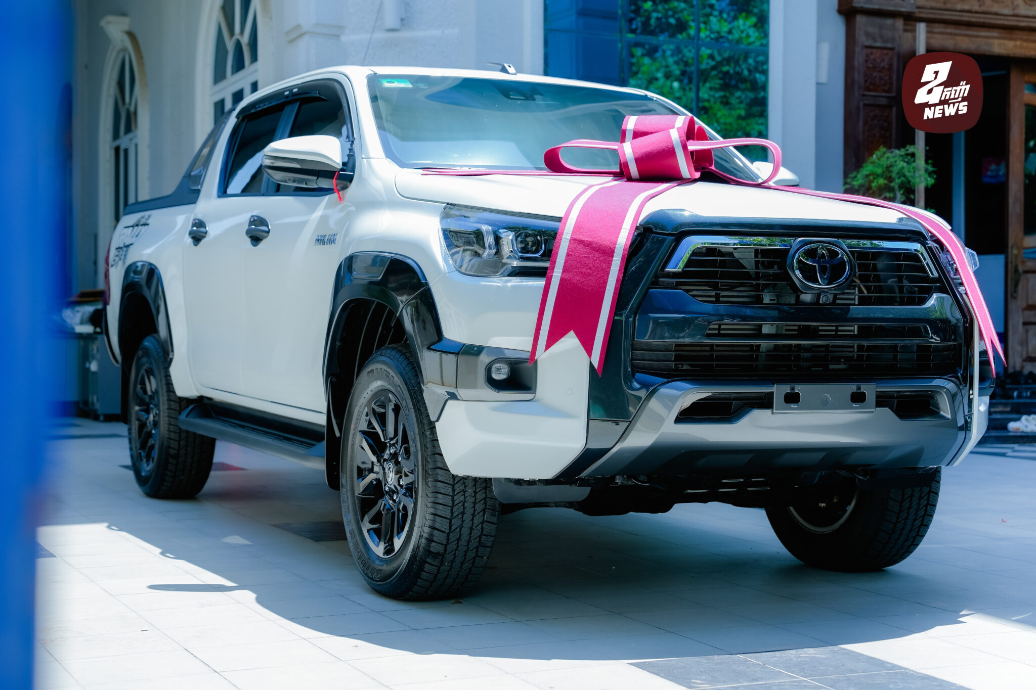 អ្នកឧកញ៉ា ហេង បូរិន ប្រគល់រថយន្តជាលើកទី៥ ចំនួន ២គ្រឿងបន្ថែមទៀត ជូនបុគ្គលិកឆ្នើមមានស្នាដៃ