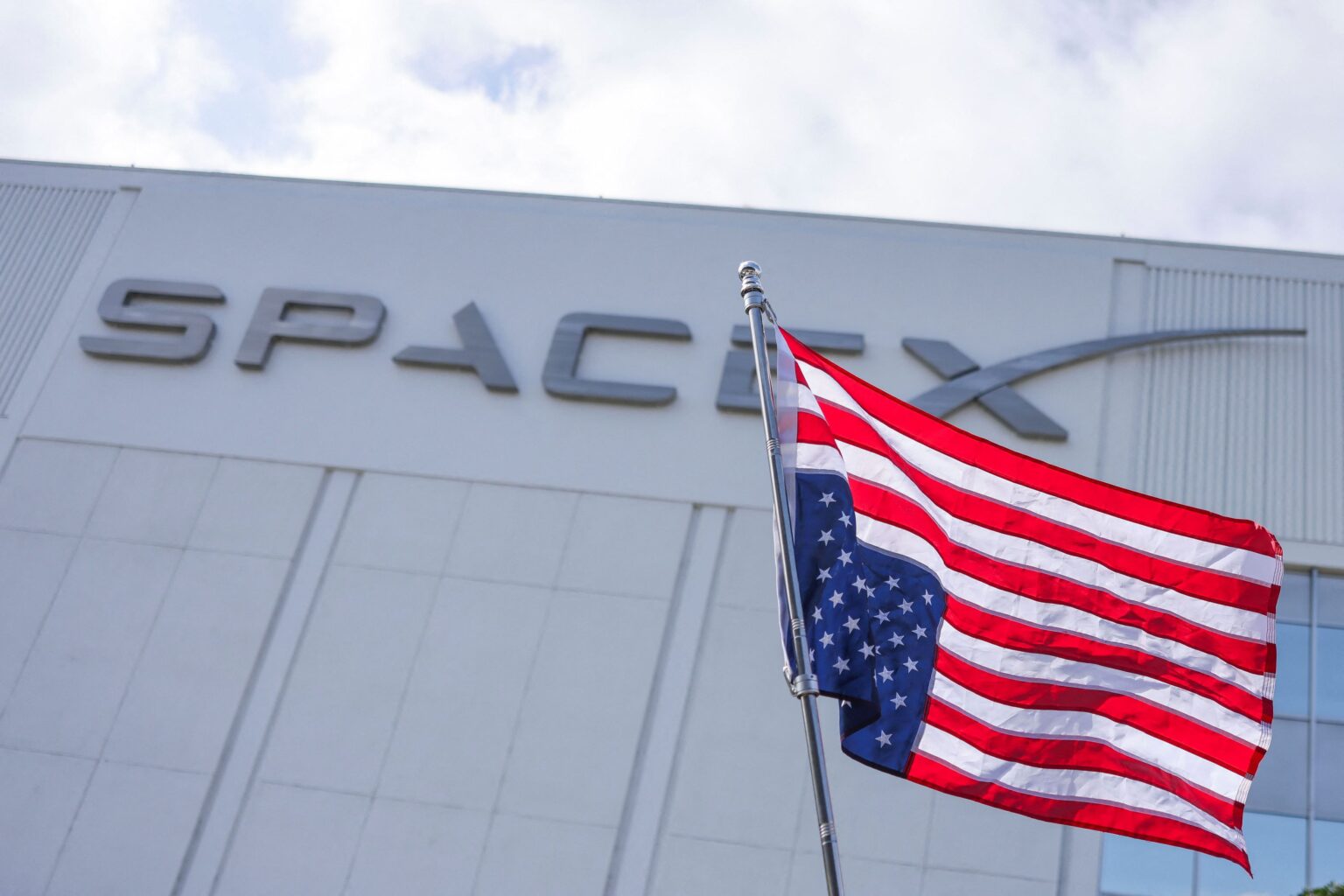 SpaceX គ្រោងបោះទុន ២ពាន់លានដុល្លារ វិនិយោគក្នុងក្រុមហ៊ុន xAI របស់ Elon Musk